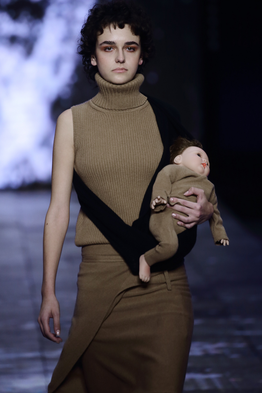 Index – Csecsemőkkel vonuló modellek – Galéria