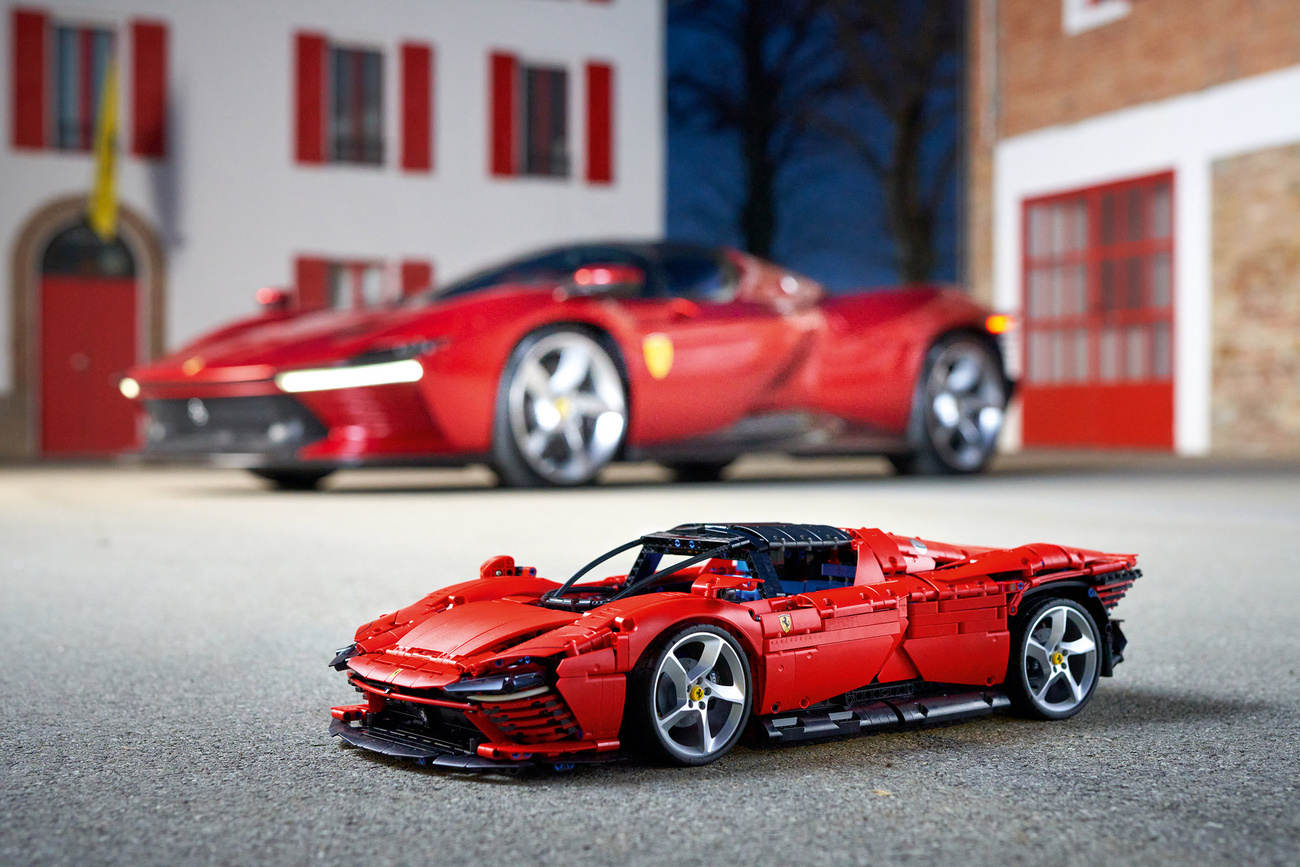 Index – LEGO Technic Ferrari Daytona SP3 szuperautó – Galéria