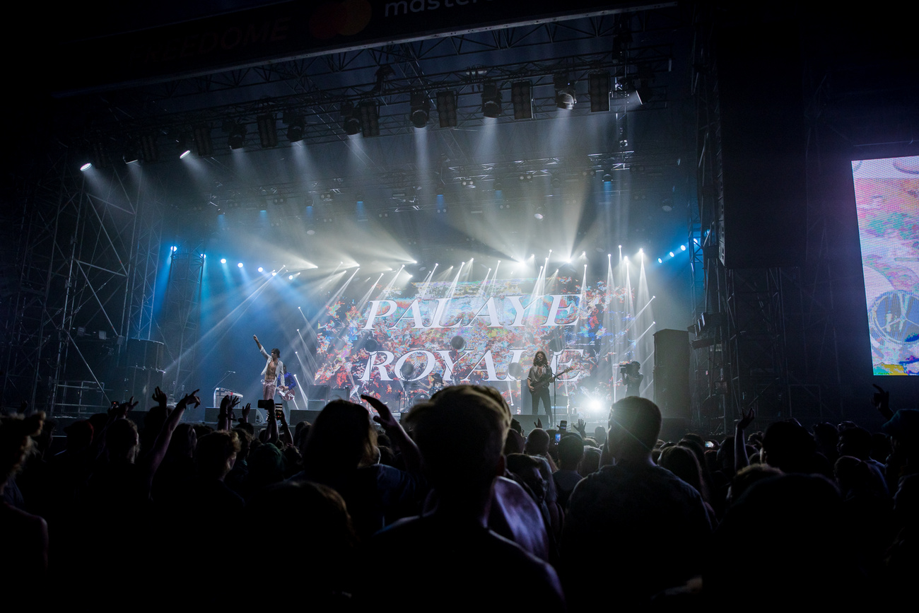 Index – Magyar himnusszal indult az amerikai sztárbanda koncertje a ...