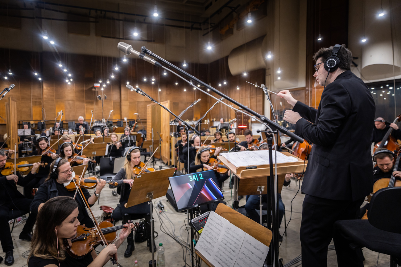 Index – Magyar csellista szólaltatta meg a virtuóz Wednesdayt – Galéria