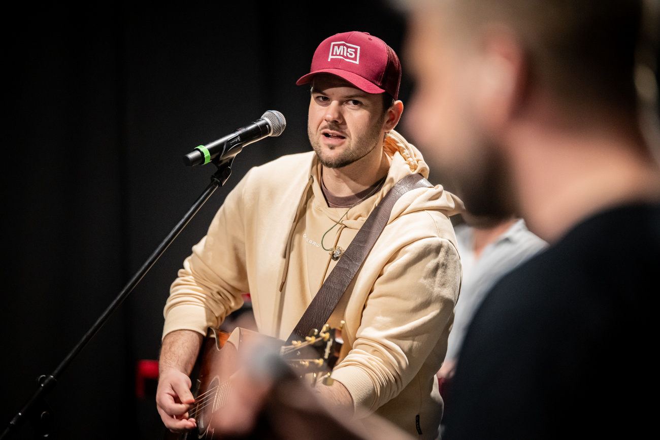 Index – Az arénát is beveszi a zenekar, amelynek még a próbáin is ...