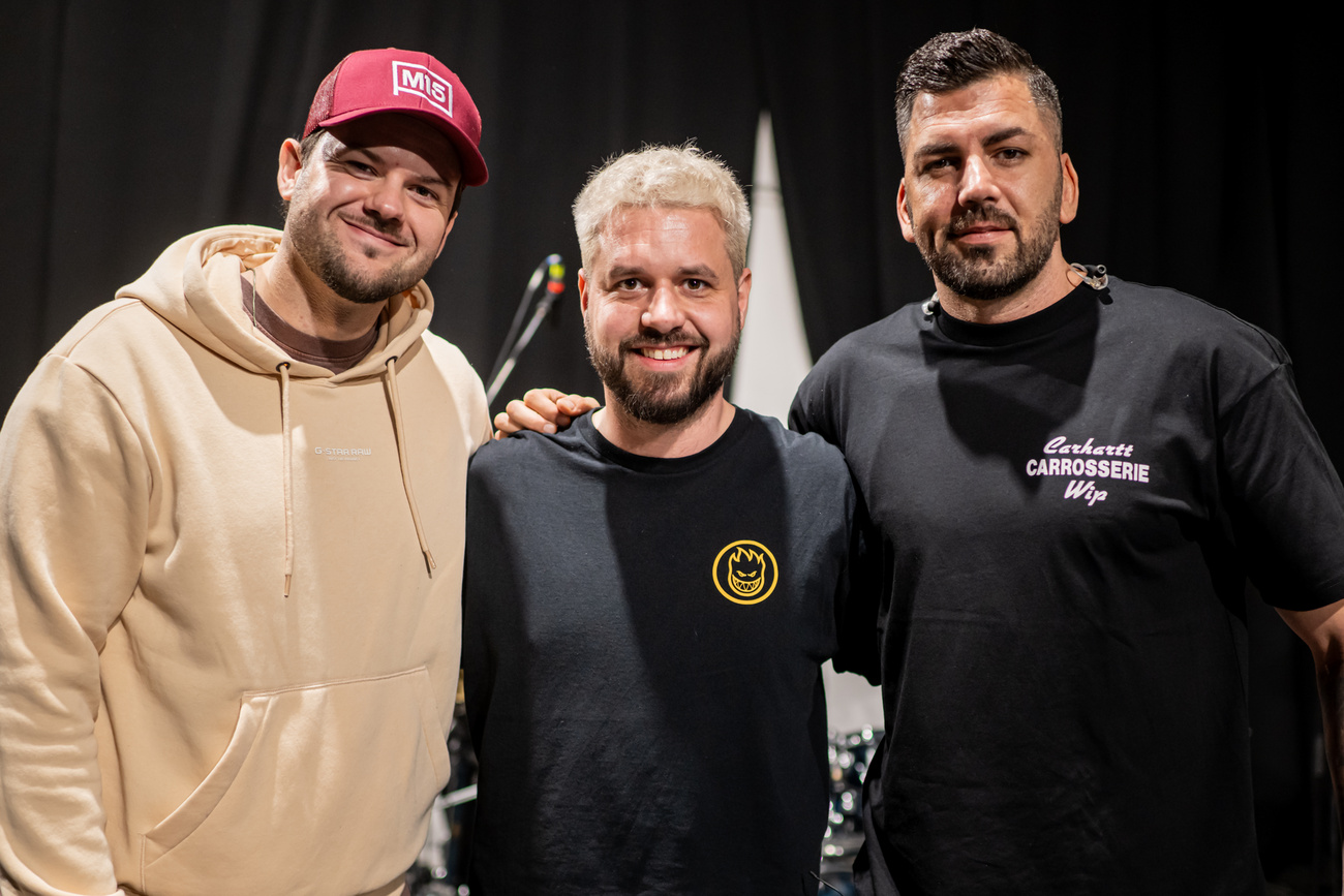 Index – Az arénát is beveszi a zenekar, amelynek még a próbáin is ...