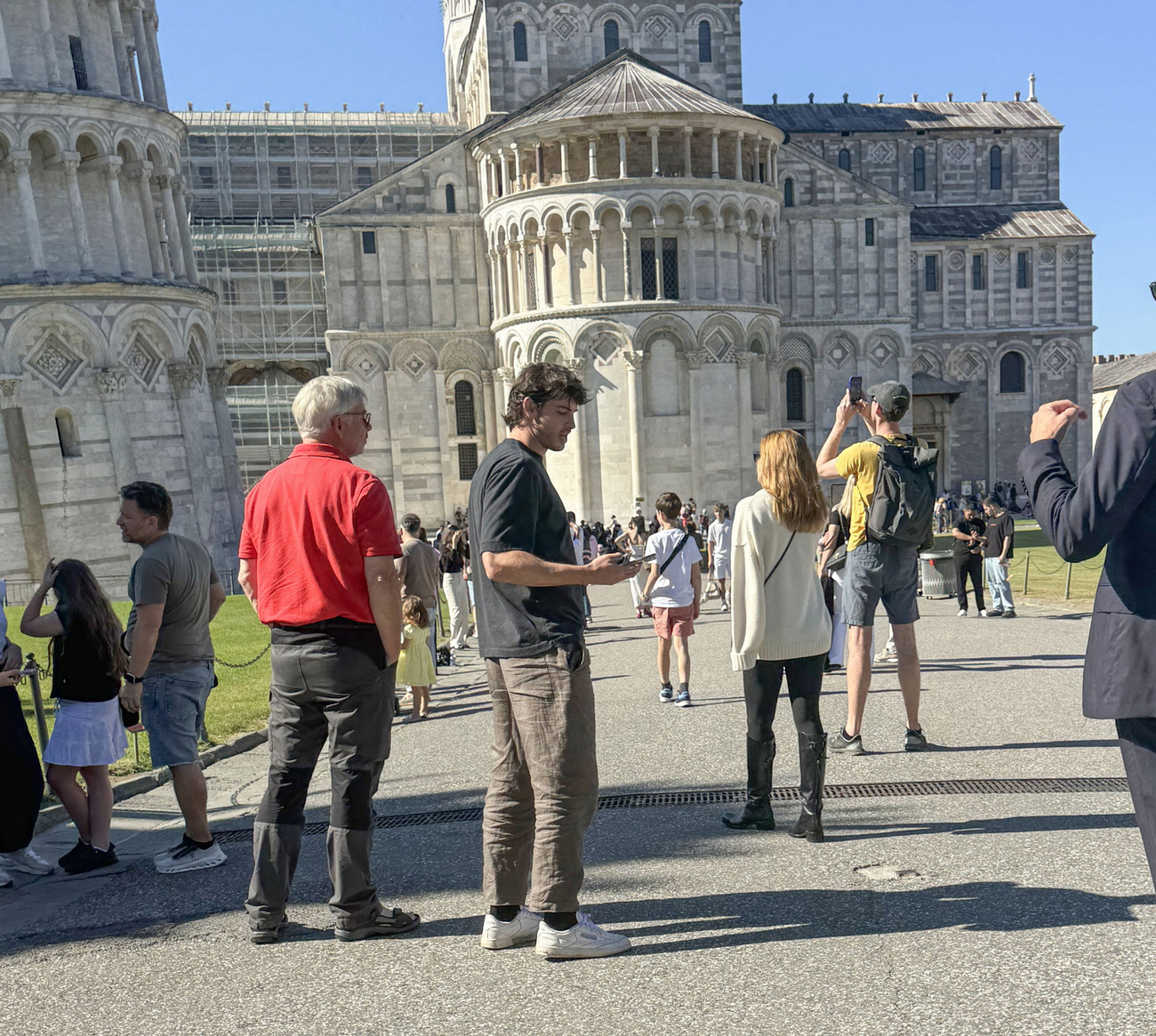 Index – Emma Watson a pisai ferde toronynál – Galéria