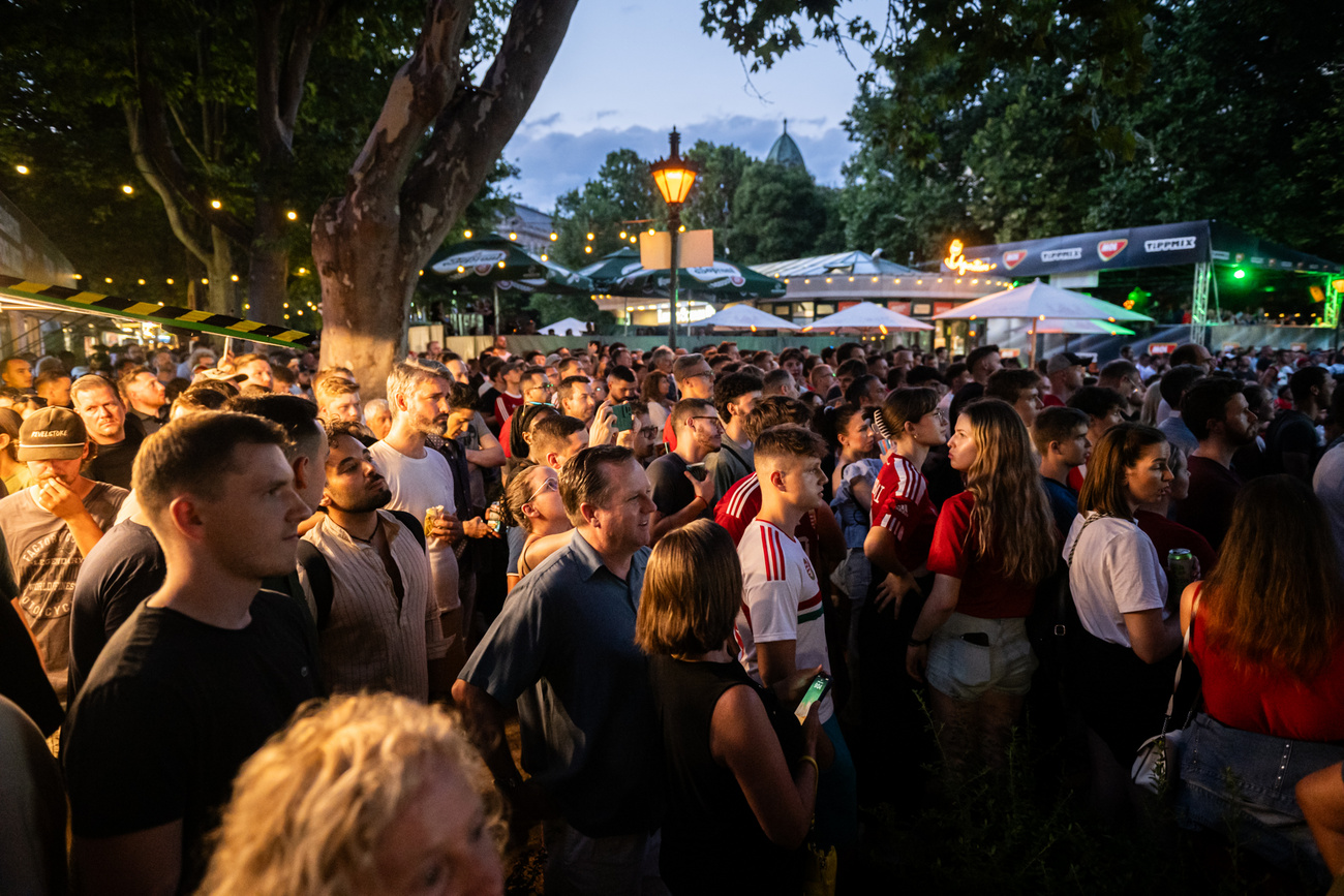 Index – Testben Budapesten, lélekben Stuttgartban: ismét tömegek ...