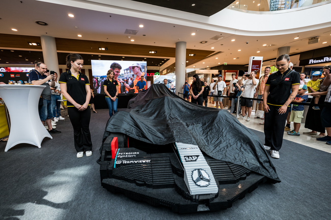 Index – Legóból készült Forma–1-es autó hódítja meg Budapestet – Galéria